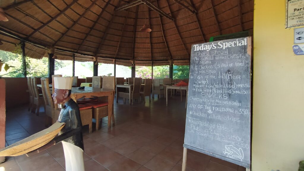 Cape Mac Lodge & Froggies Restaurant in Cape Maclear｜Malawi Travel and ...